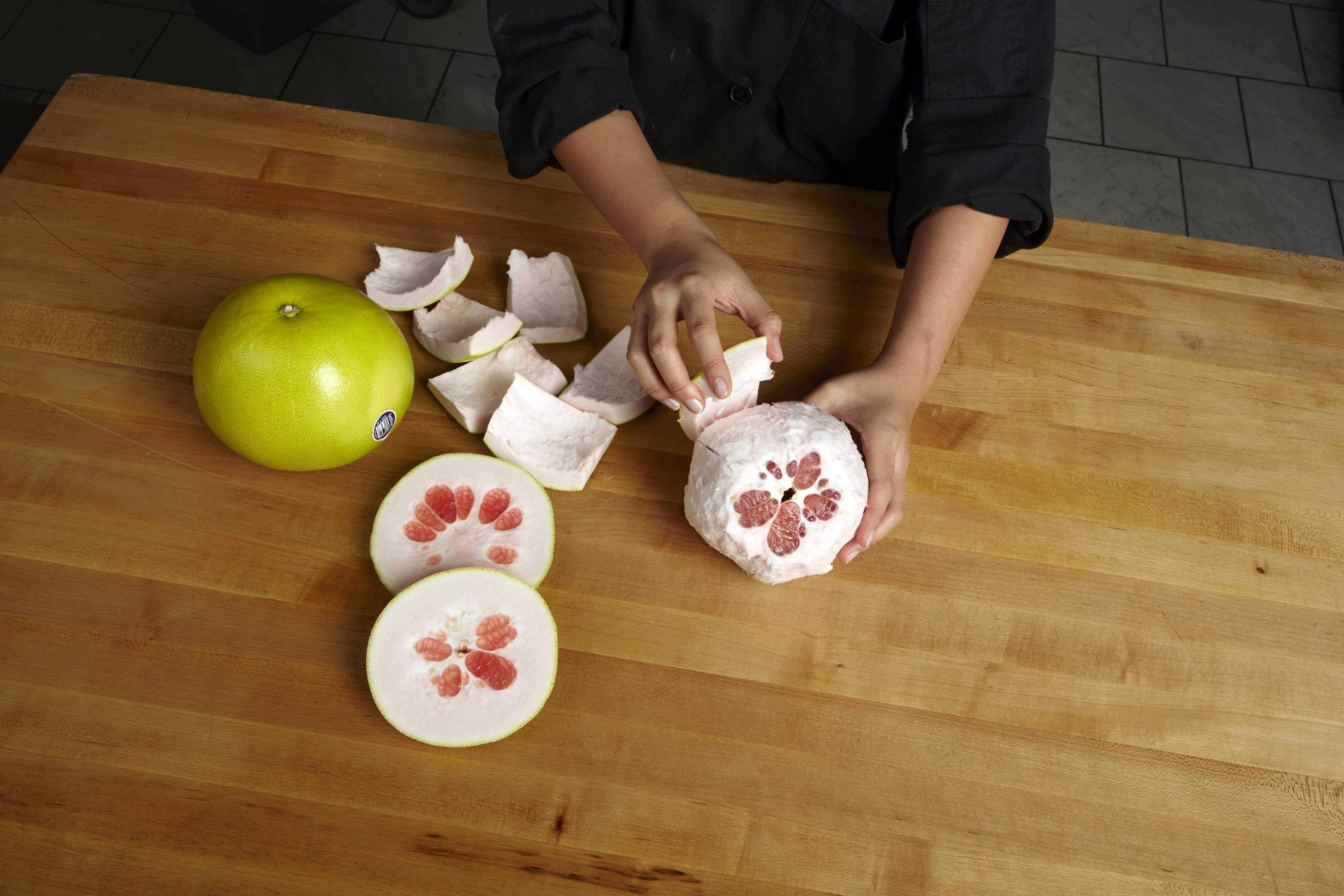 Opening a Pummelo | Sunkist