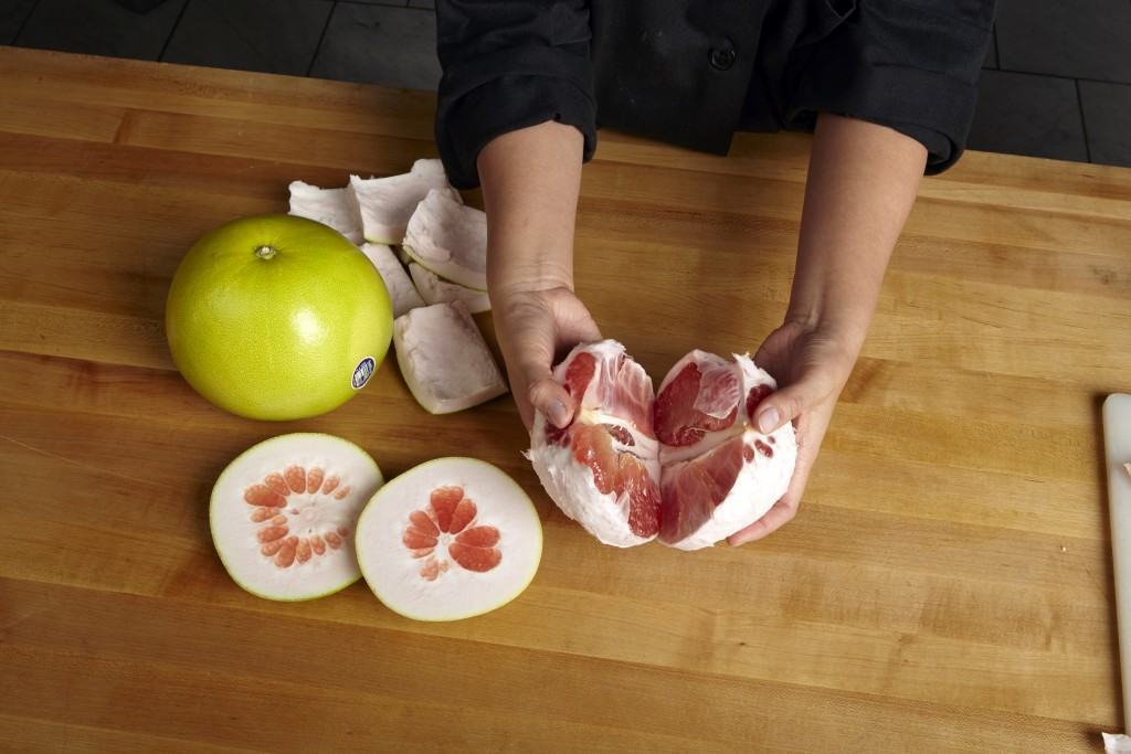 Opening a Pummelo | Sunkist